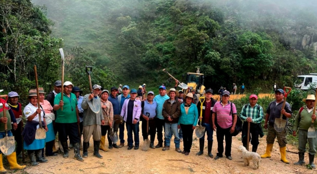 Exitosa minga comunitaria unen Cantón Chilla y Parroquia Guanazán por ...