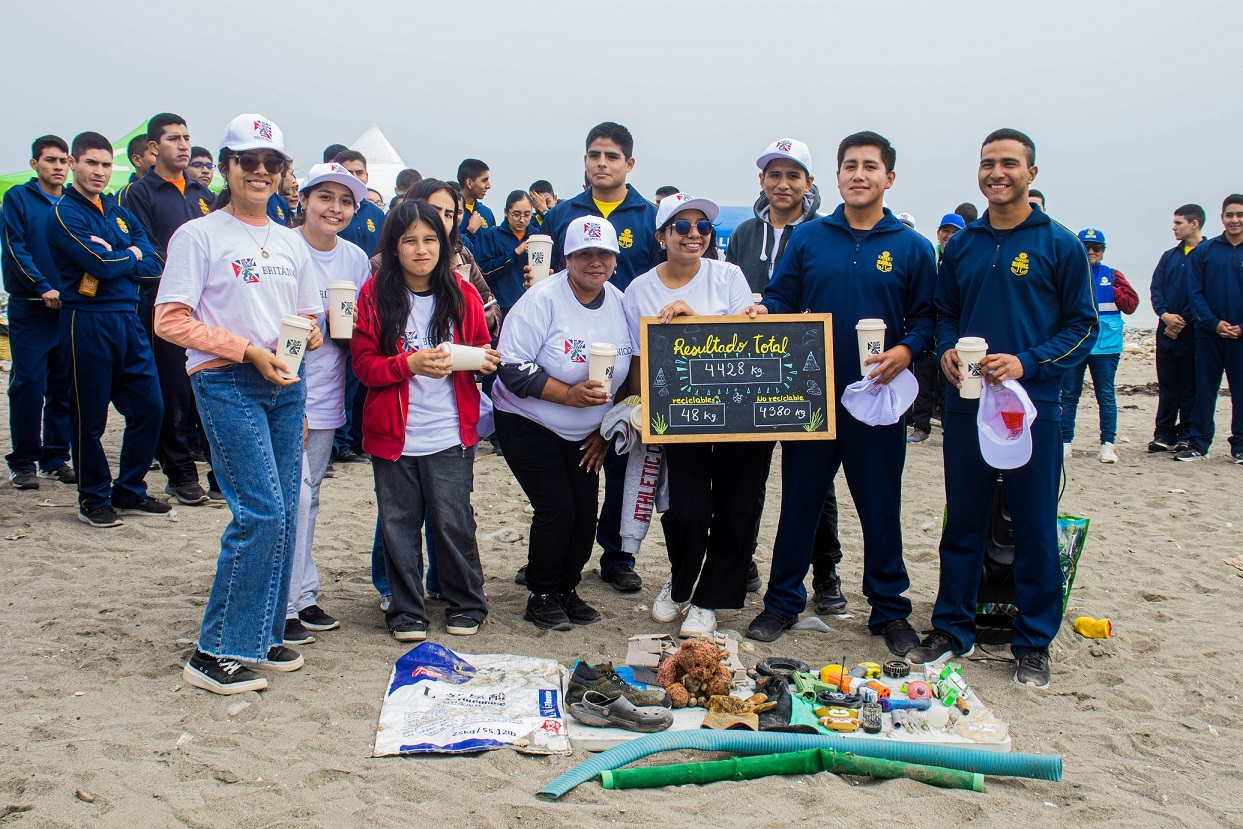 Voluntarios recogen más de 4,000 kilos de residuos de playa Márquez
